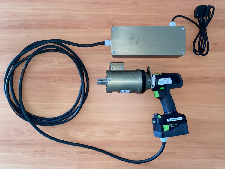 A battery powered portable valve actuator with unlimited autonomy!